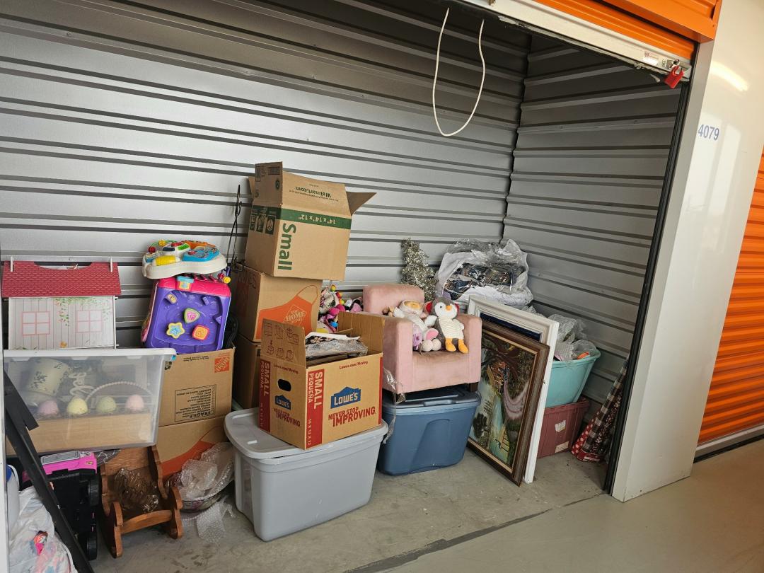 Storage Unit Auction in Laplace, LA at Dependable Storage - Laplace ...