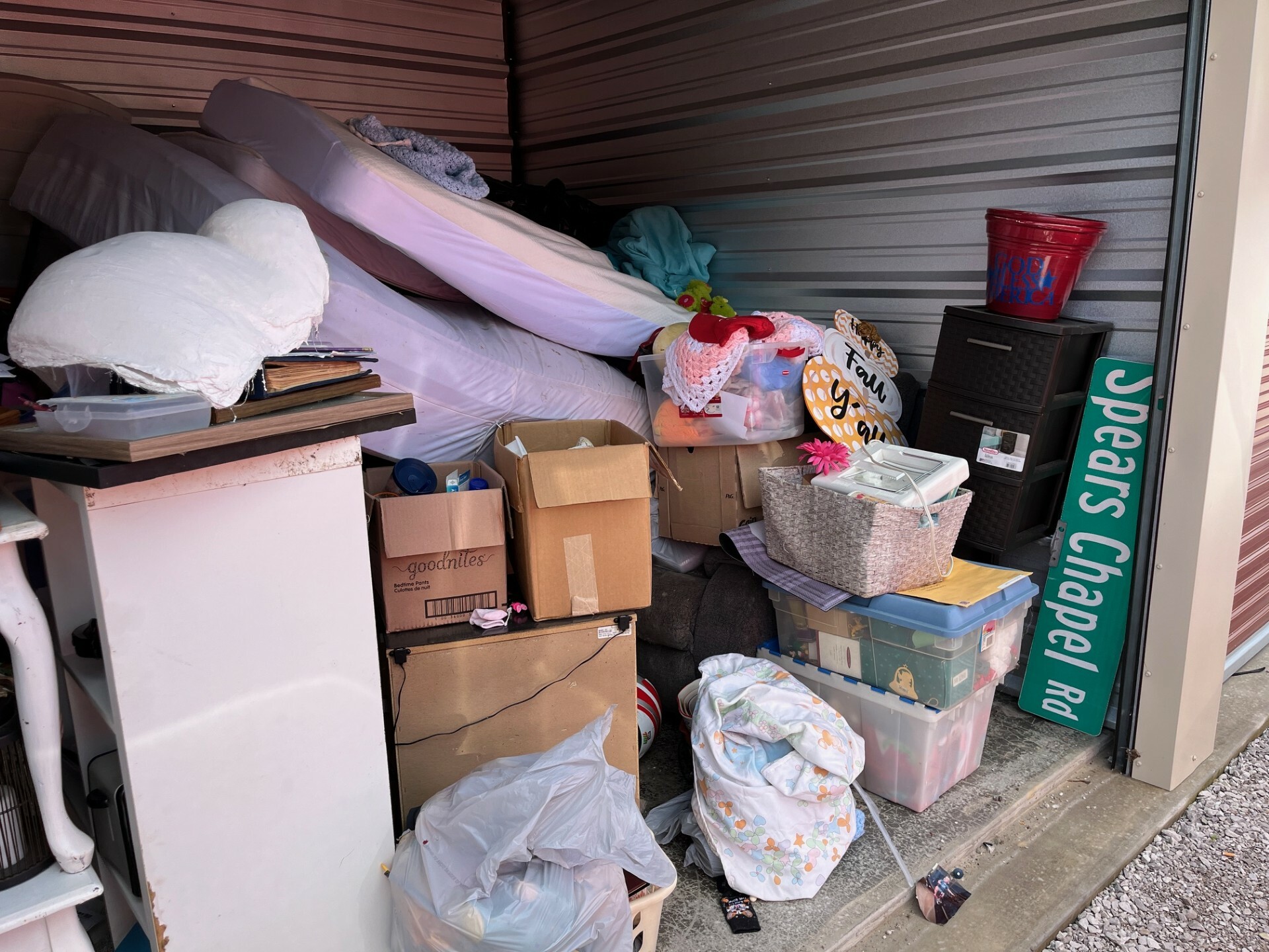 Storage Unit Auction in BURKESVILLE, KY at FALCON STORAGE BURKESVILLE ...