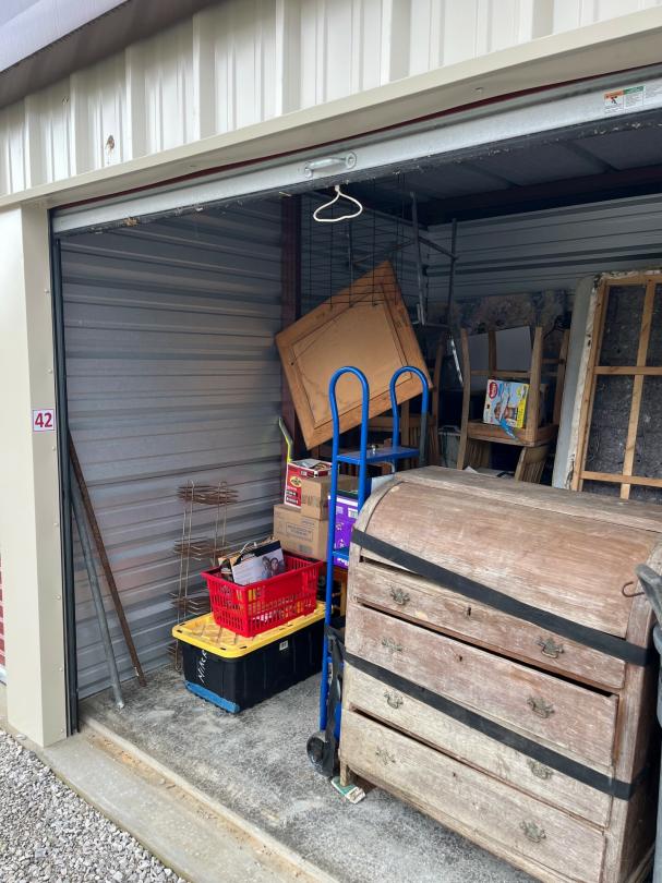 Storage Unit Auction in BURKESVILLE, KY at FALCON STORAGE BURKESVILLE ...