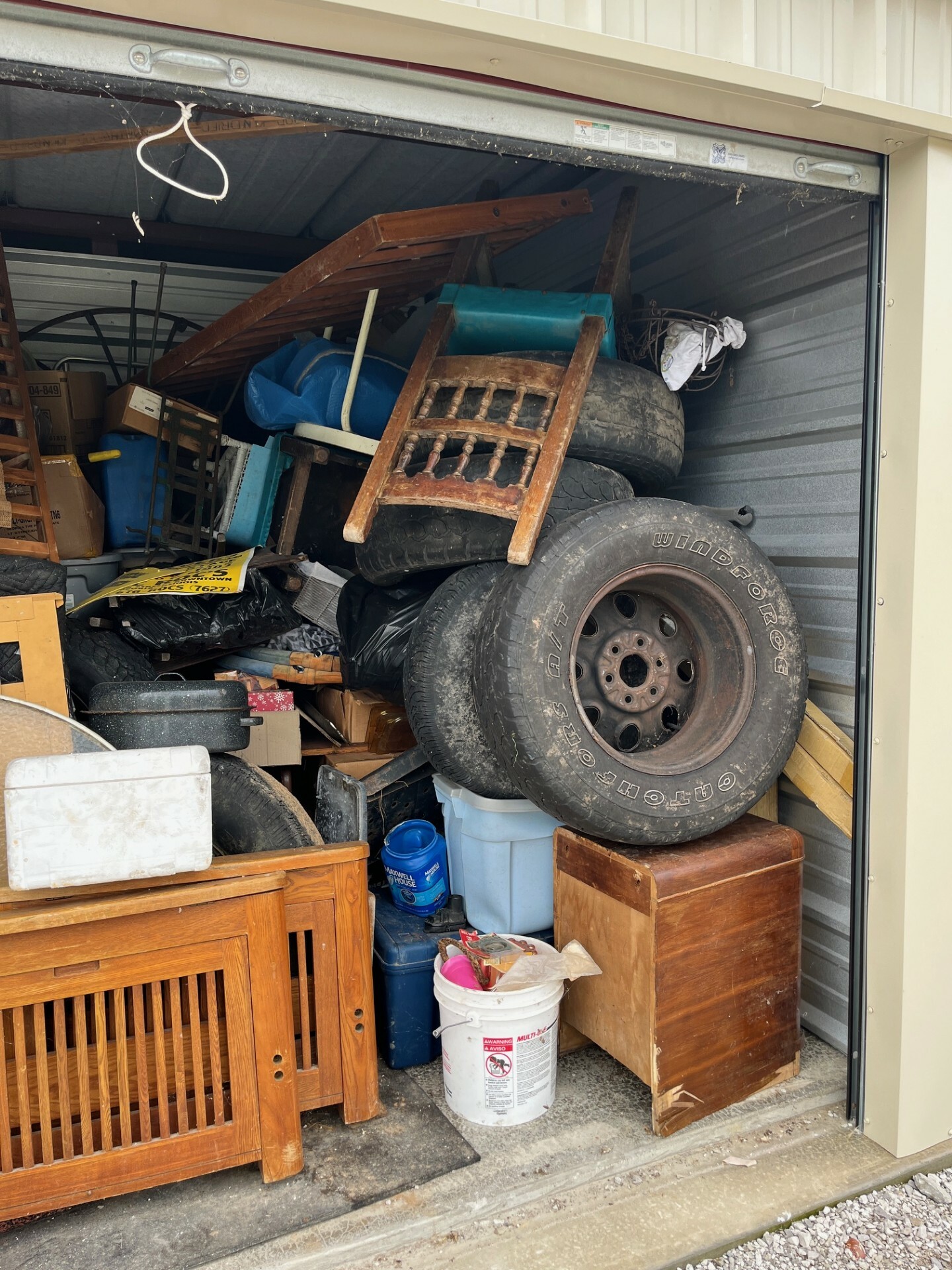 Storage Unit Auction in BURKESVILLE, KY at FALCON STORAGE BURKESVILLE ...
