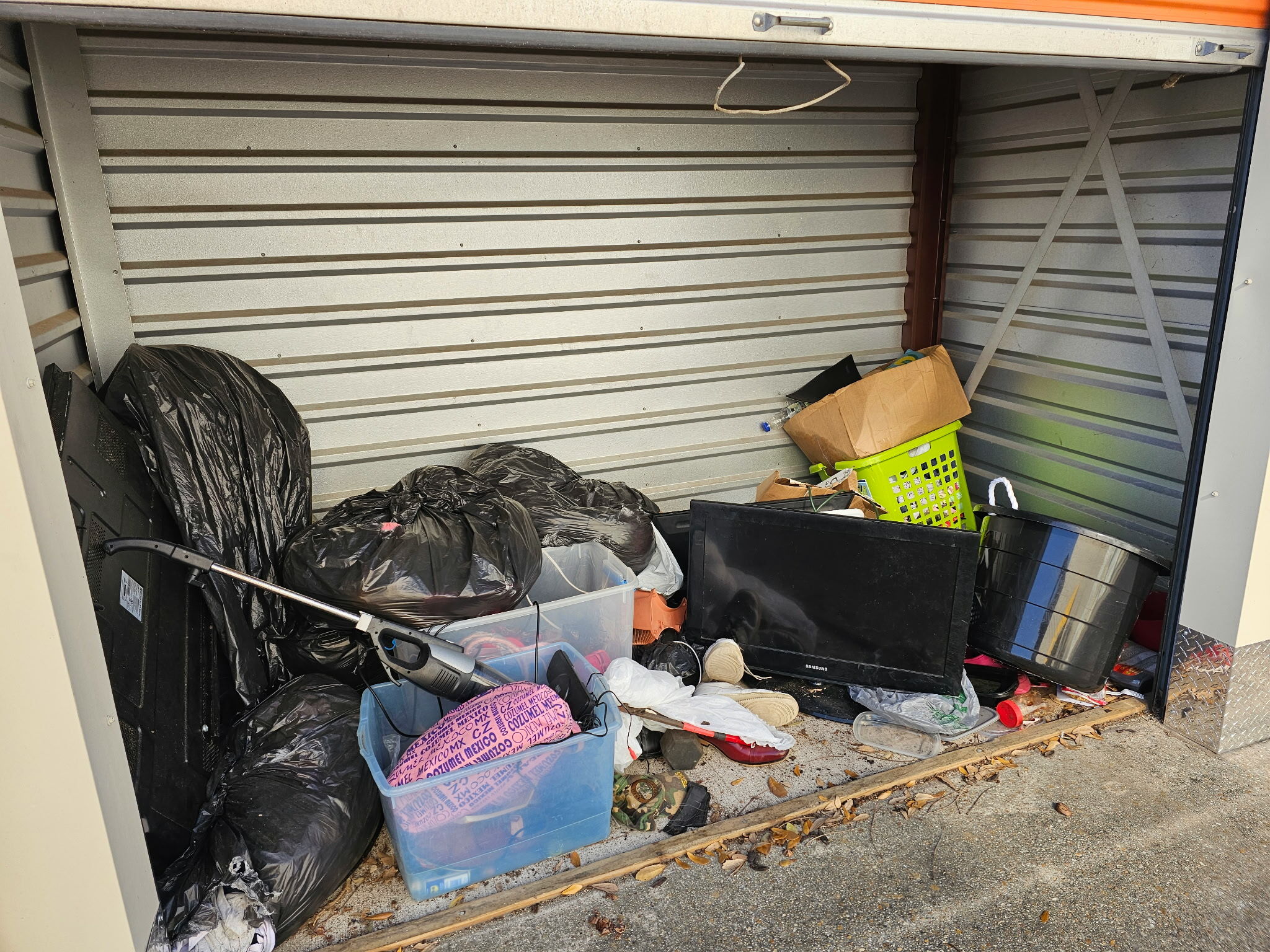 Storage Unit Auction in Laplace, LA at Dependable Storage - Laplace ...