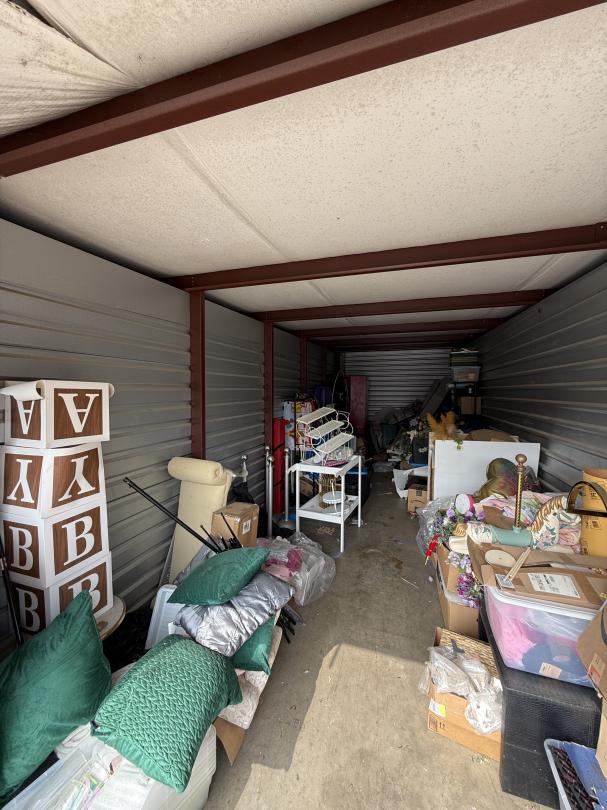 Storage Unit Auction in The Woodlands, TX at Storage King USA - Sawdust ...