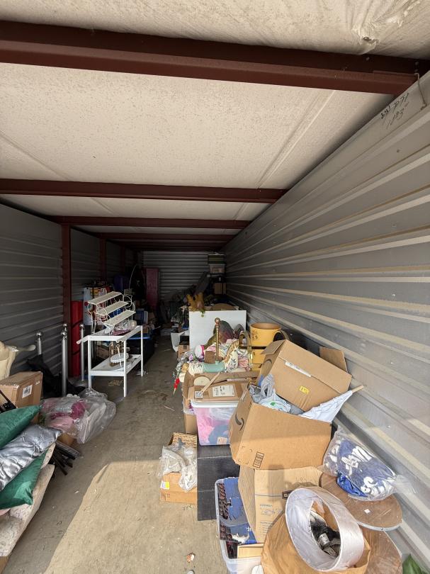 Storage Unit Auction in The Woodlands, TX at Storage King USA - Sawdust ...