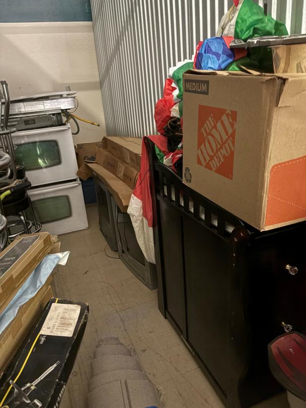 Storage Unit Auction in Hammond , LA at Creekside Self Storage ends on 28th April, 2025 10:00 AM