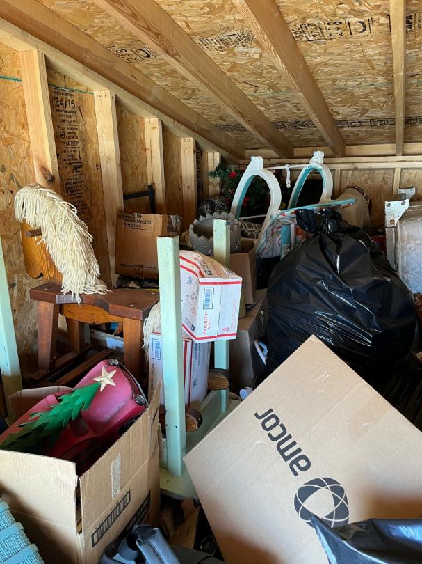 Storage Unit Auction in BURKESVILLE, KY at FALCON STORAGE BURKESVILLE ...