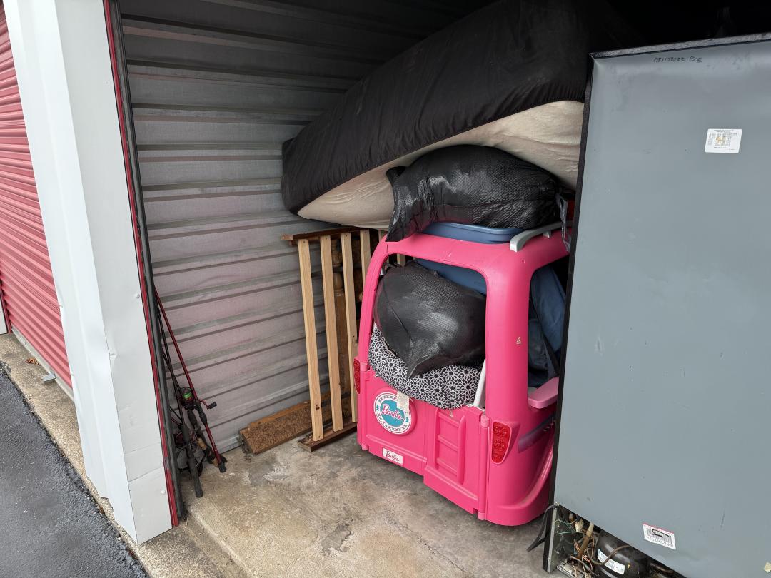 Storage Unit Auction in Bentonville, AR at SpareBox Storage 0096 ends ...