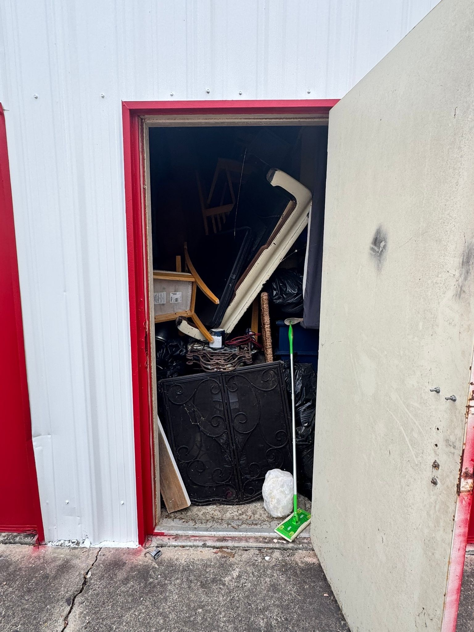 Storage Unit Auction in Lake Charles, LA at Cypress Storage - Moss ...