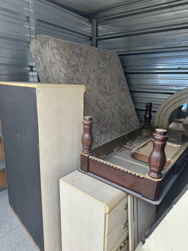 Storage Unit Auction in Radcliff , KY at Knox Locks Self Storage ends ...