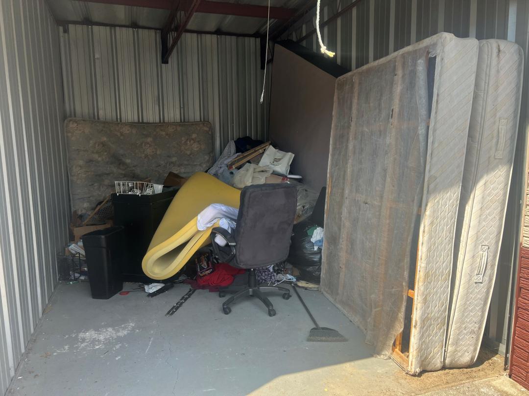 Storage Unit Auction in Alton, IL at A Storage Inn - Alton ends on 1st ...