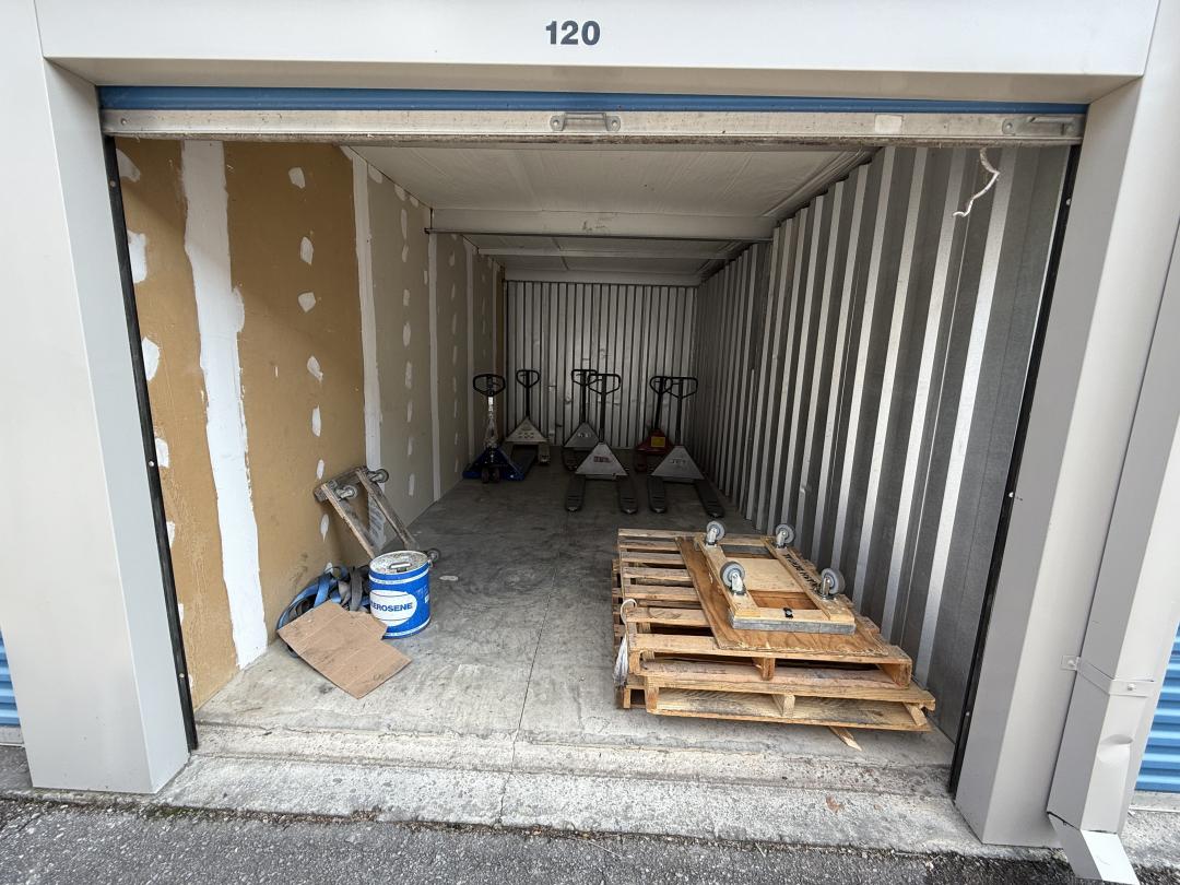 Storage Unit Auction in Nashville, TN at Metro Mini Storage - Nashville ...