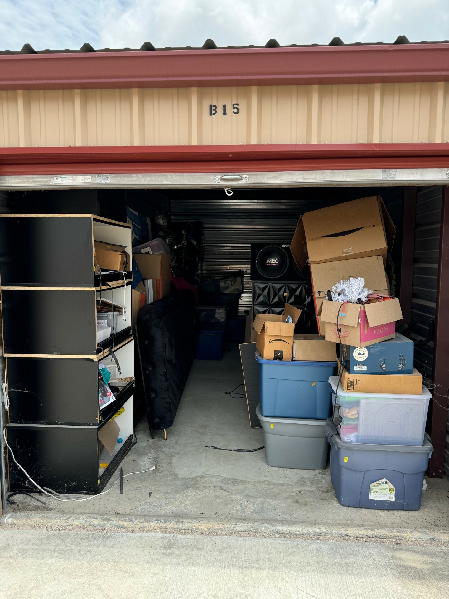 Storage Unit Auction in Rosharon, TX at Storage King USA - Rosharon ...