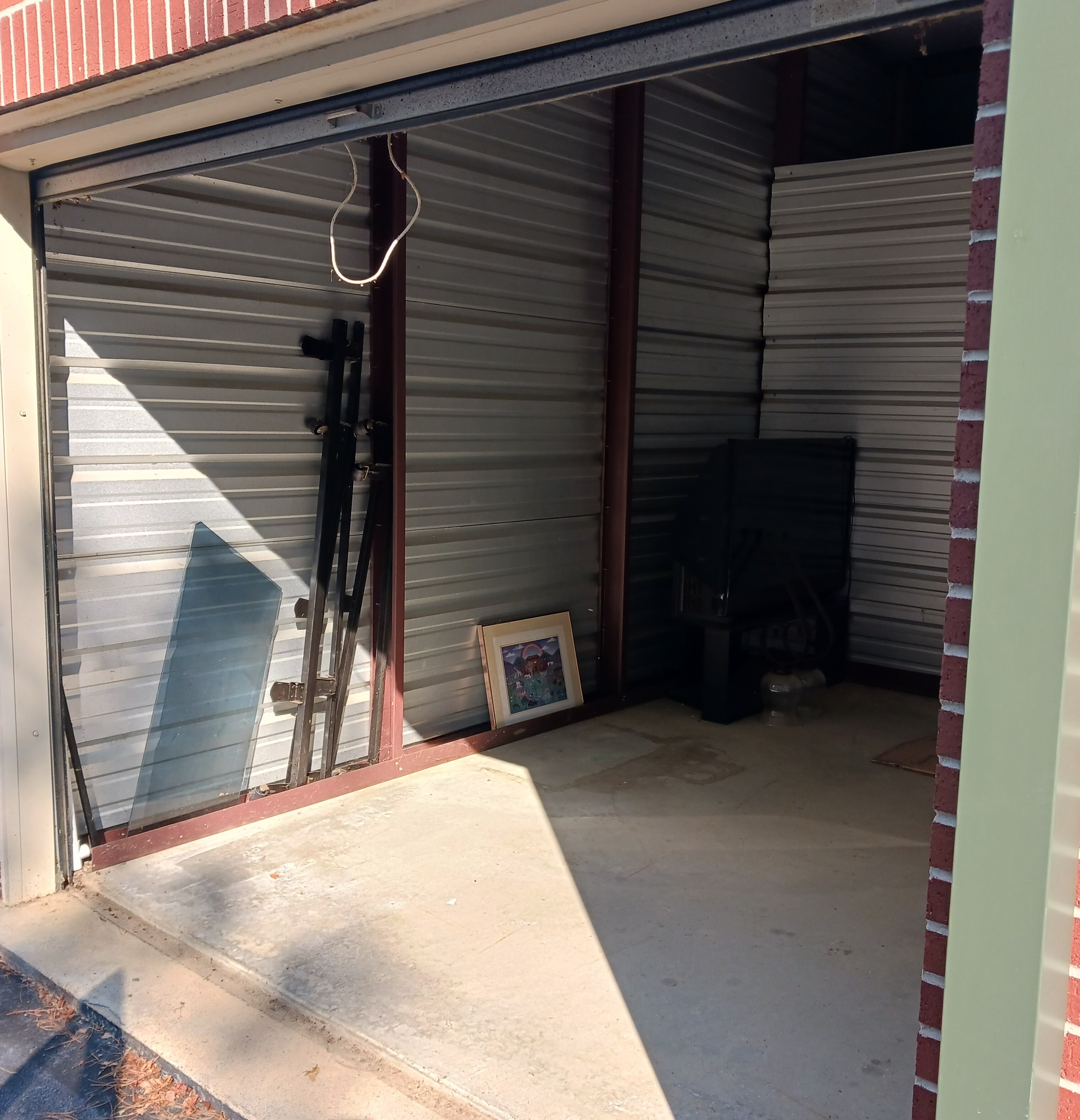 Storage Unit Auction in Maumelle, AR at Red Dot Storage 180 ends on ...