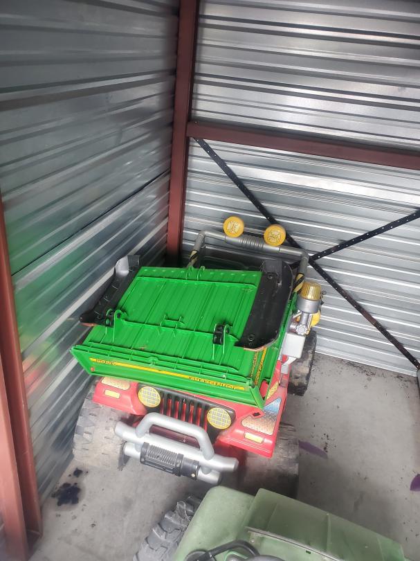 Storage Unit Auction in Jeffersonville, IN at Red Dot Storage 113 ends on 4th October, 2022 10:37 AM